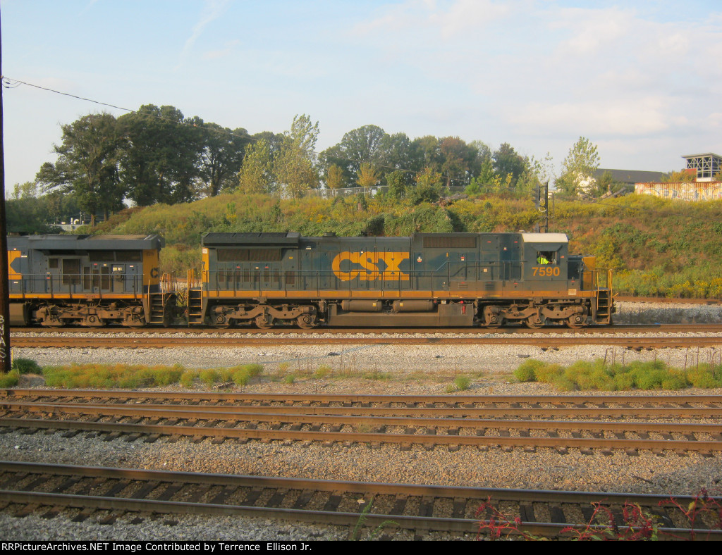 CSX C40-8 7590